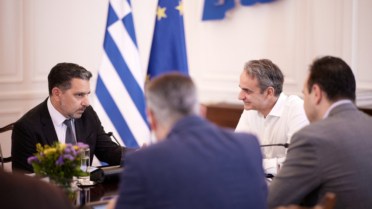 Panos Panay: Ο Ελληνοαμερικανός «σταρ» της νέας τεχνολογίας και τα ...