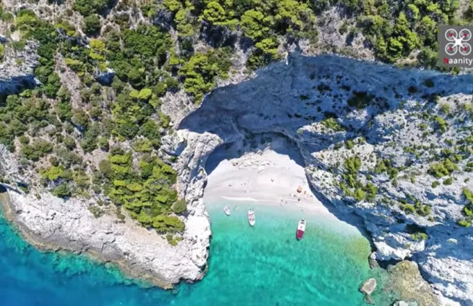 X-Beach: Η παραλία με το μυστηριώδες στο Ιόνιο - 1,5 ώρα από την Αθήνα ...