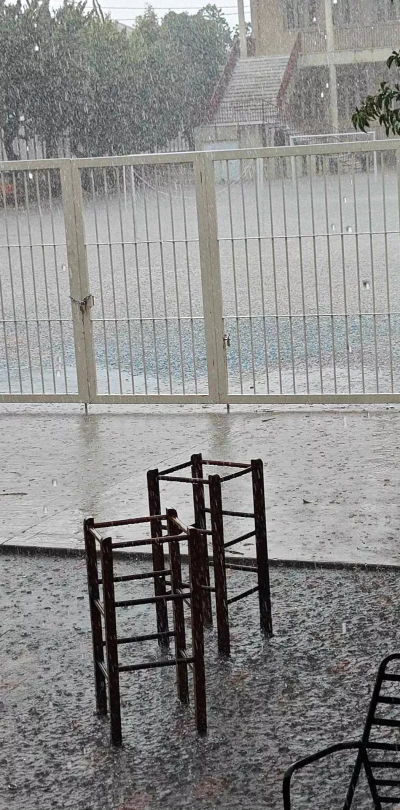 Γαργαλιάνοι: Ποτάμια οι δρόμοι από την έντονη βροχόπτωση | ΣΚΑΪ