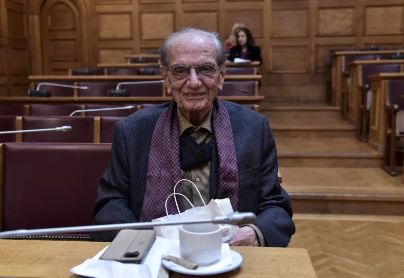 Βασίλης Βασιλικός: Πέθανε ο σπουδαίος συγγραφέας | ΣΚΑΪ