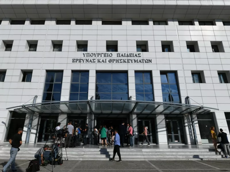 Αγωγή υπουργείου Παιδείας κατά ΔΟΕ και ΟΛΜΕ για την κήρυξη απεργίας στη ...