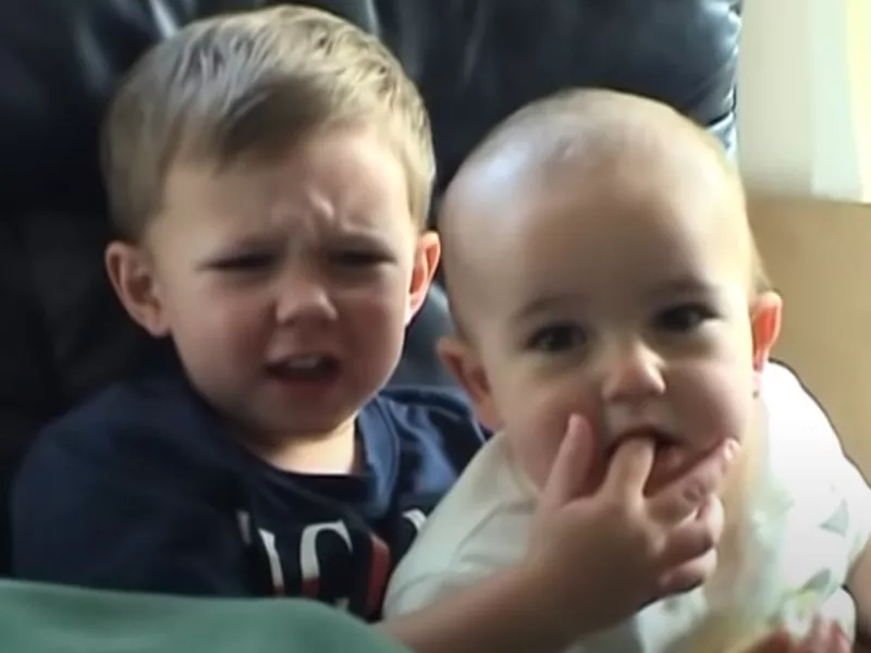 Charlie Bit My Finger: Δείτε εφήβους εκατομμυριούχους πρωταγωνιστές ...