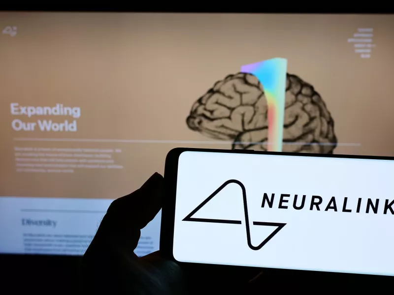 Μασκ: Η Neuralink εμφύτευσε τσιπ εγκεφάλου και σε τρίτο ασθενή | ΣΚΑΪ