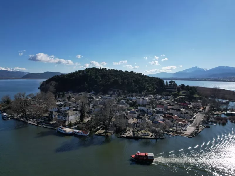Το άλλο… Νησί: Εικόνες άλλης εποχής στη μέση της Λίμνης των Ιωαννίνων ...