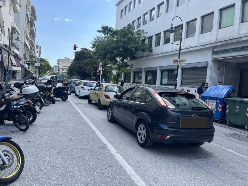 Λάρισα: Τρέχουν» στα σούπερ μάρκετ οι κάτοικοι- χαος στους δρόμους | ΣΚΑΪ