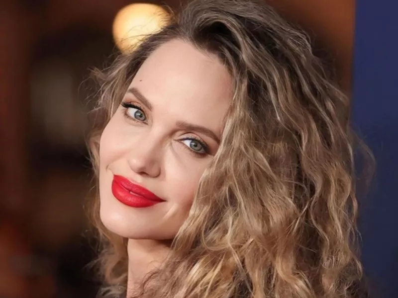 Οι μπούκλες της Angelina Jolie είναι το όνειρο κάθε straight hair girl ...