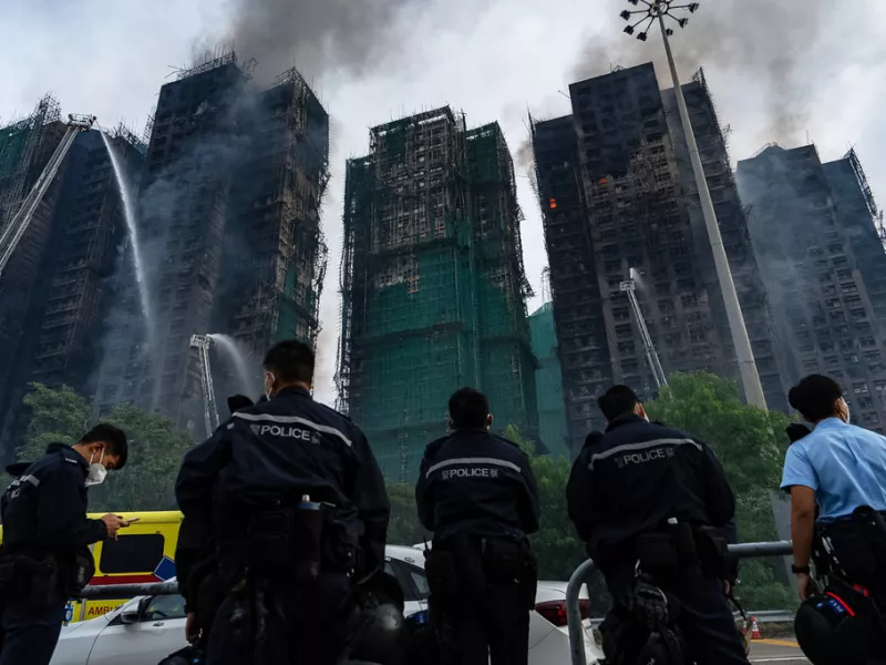 Χονγκ Κονγκ: Η πυρκαγιά «σκαρφάλωσε» 32 ορόφους σε 5 λεπτά | ΣΚΑΪ